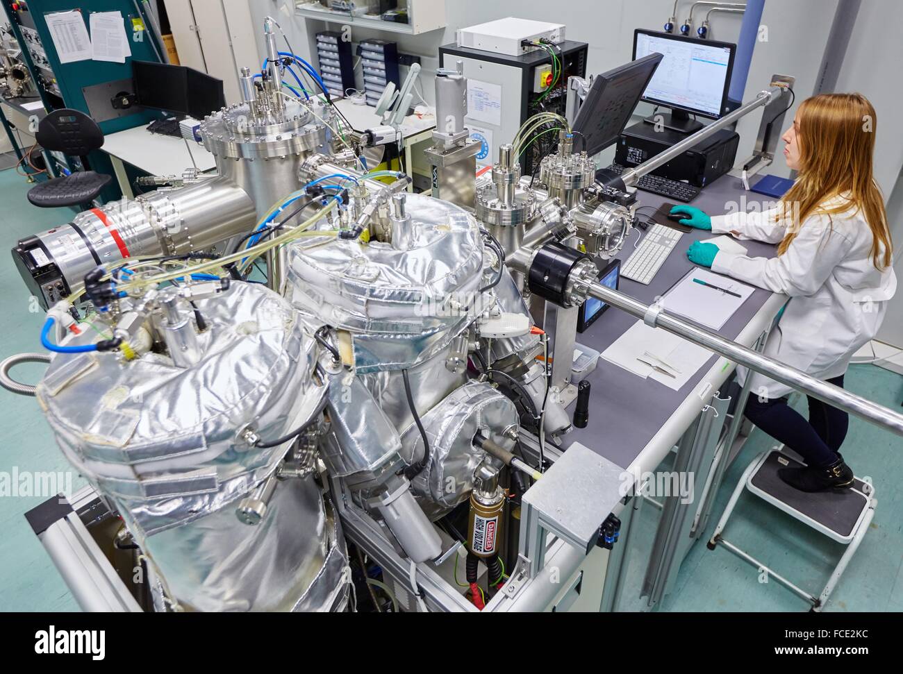 Ultra High Vacuum Chamber with Dual Deposition System. Nanotechnology ...