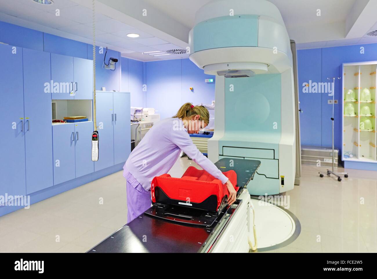 Treatment of cancer, Linear Particle Accelerator, Radiotherapy ...