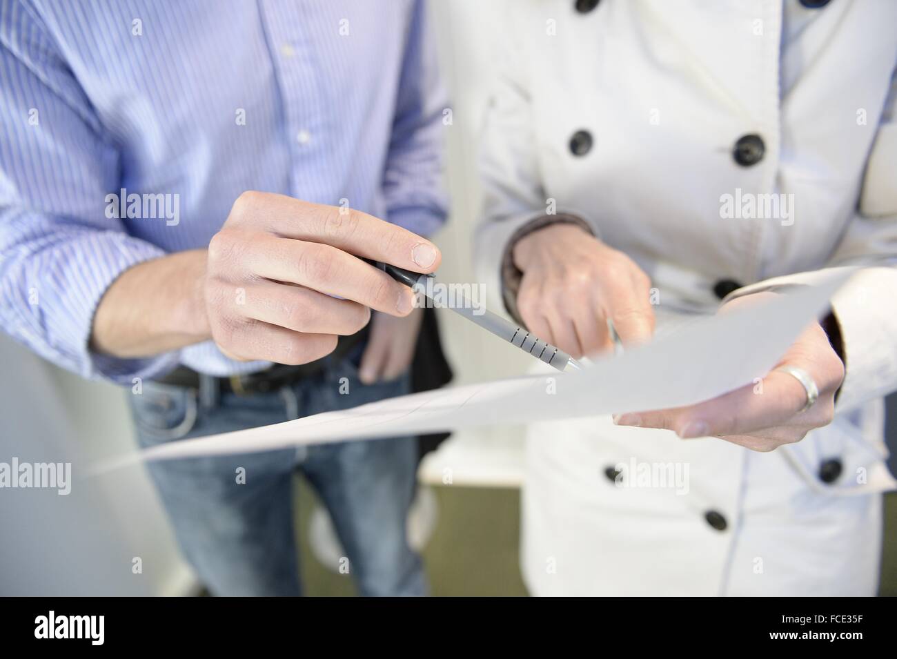 Signature of a contract Stock Photo - Alamy