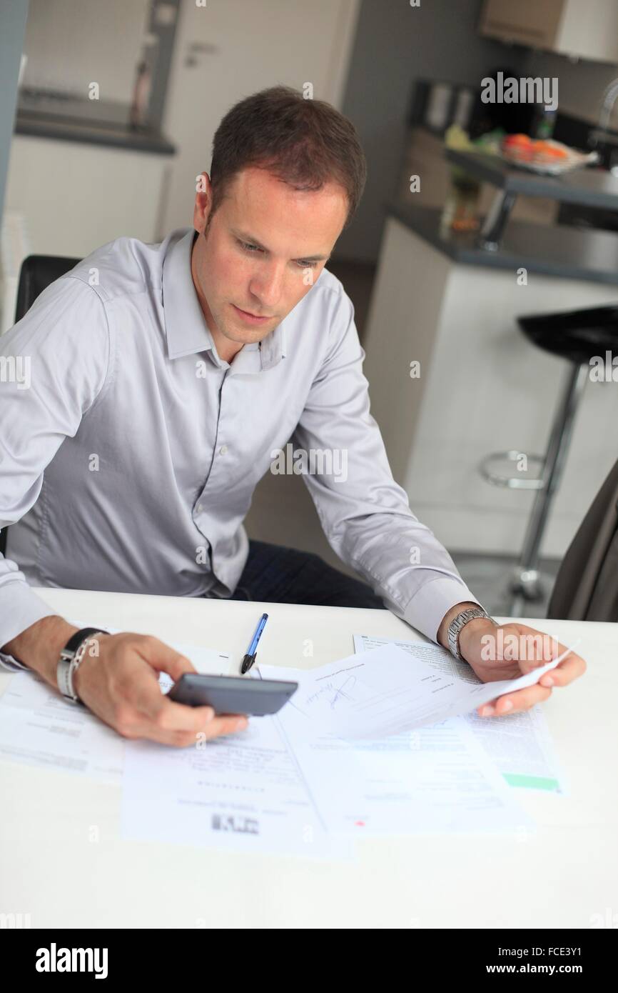 Invoices and money hi-res stock photography and images - Alamy