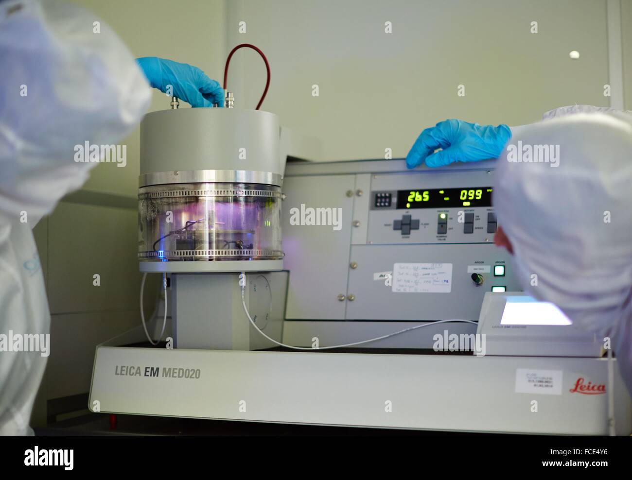 Sputter sputtering hi-res stock photography and images - Alamy