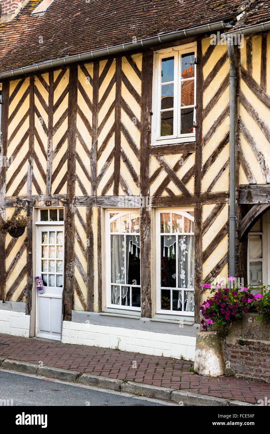 France, Normandy, well preserved old traditionnal houses in normandic ...
