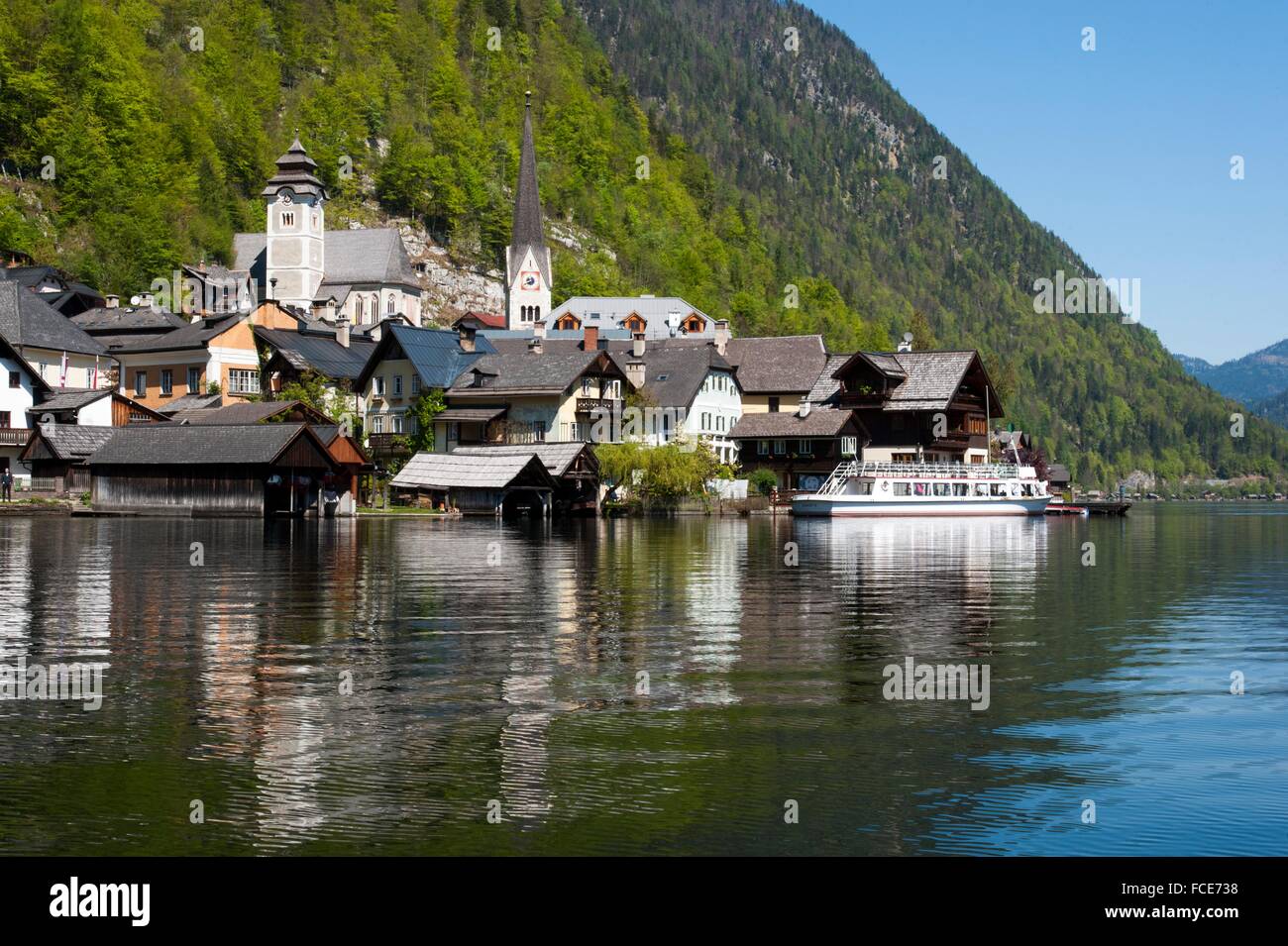 Hallstatt at Lake Hallstatt, Austria Alps Stock Photo - Alamy Hallstatt at Lake Hallstatt, Austria Alps Stock Photo - Alamy