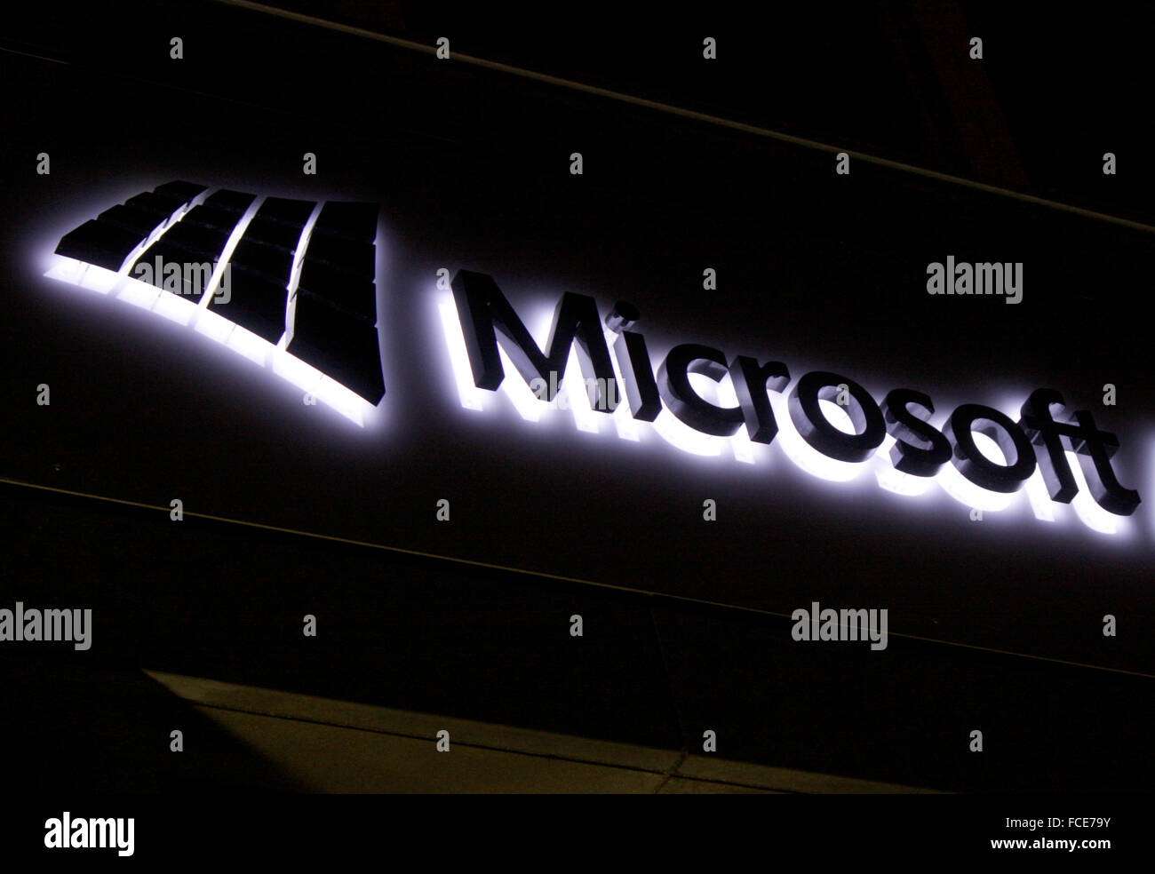 Windows microsoft logo hi-res stock photography and images - Alamy