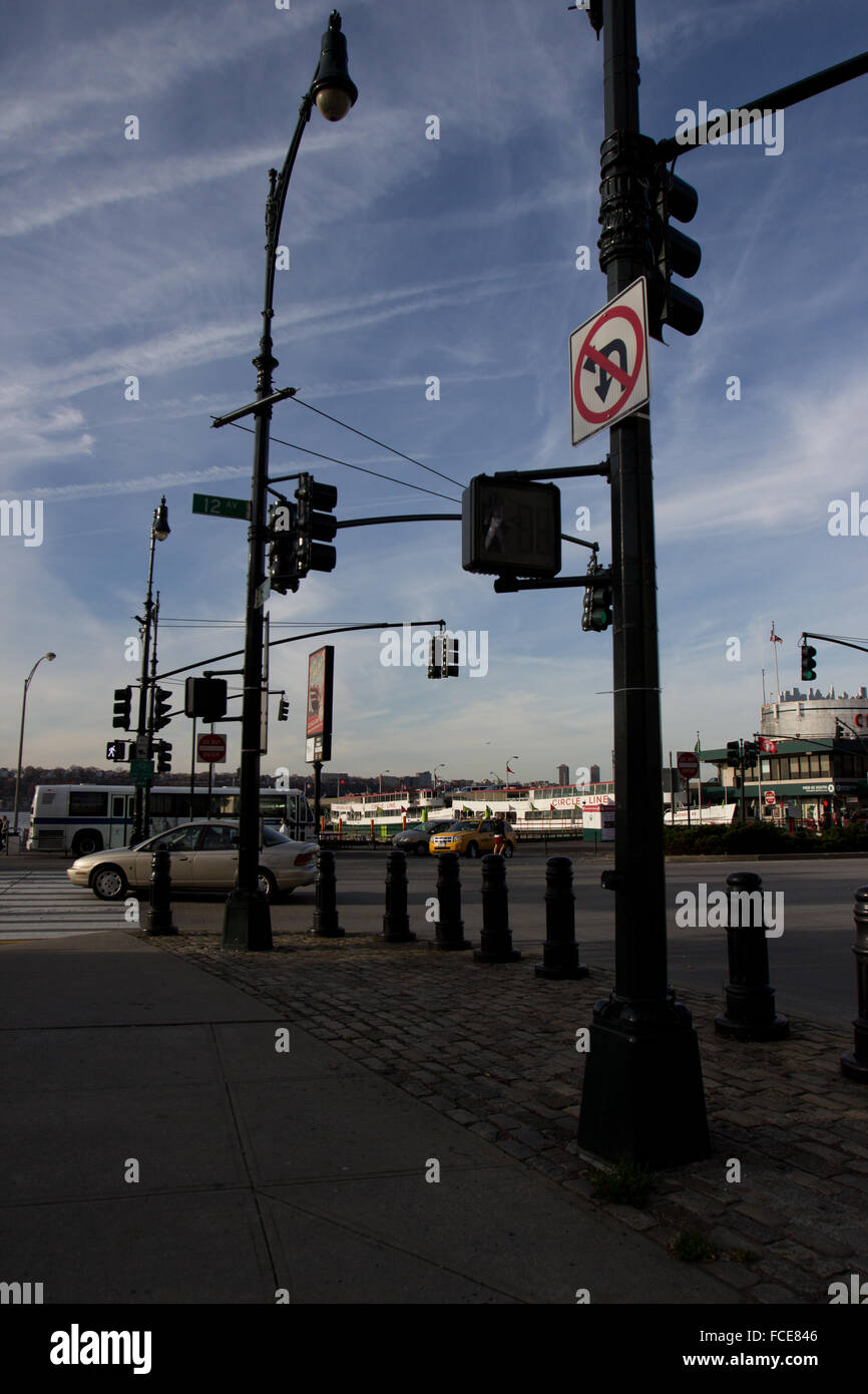 Spotlight street hi-res stock photography and images - Alamy