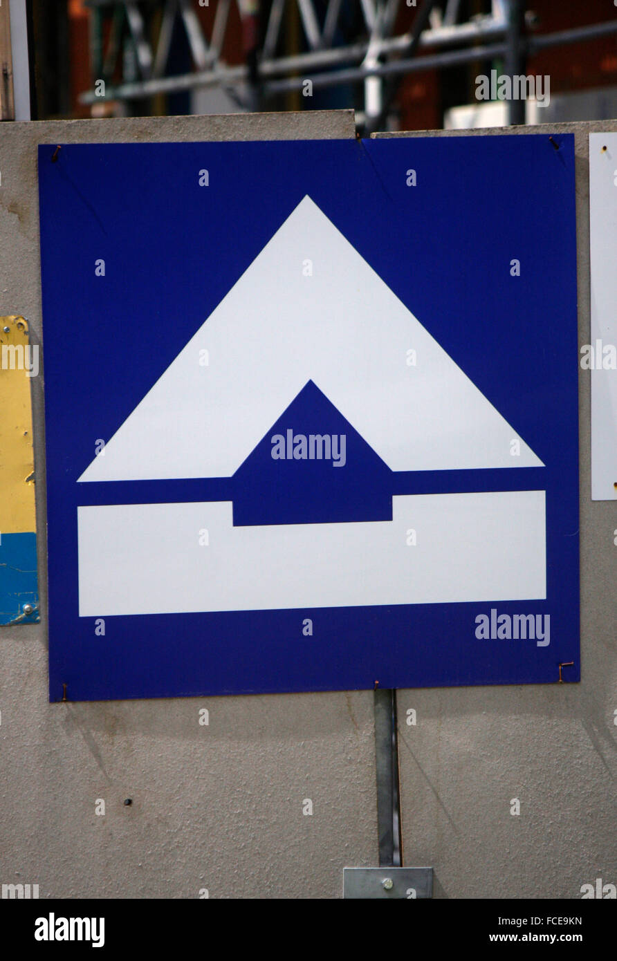 Hochtief logo hi-res stock photography and images - Alamy