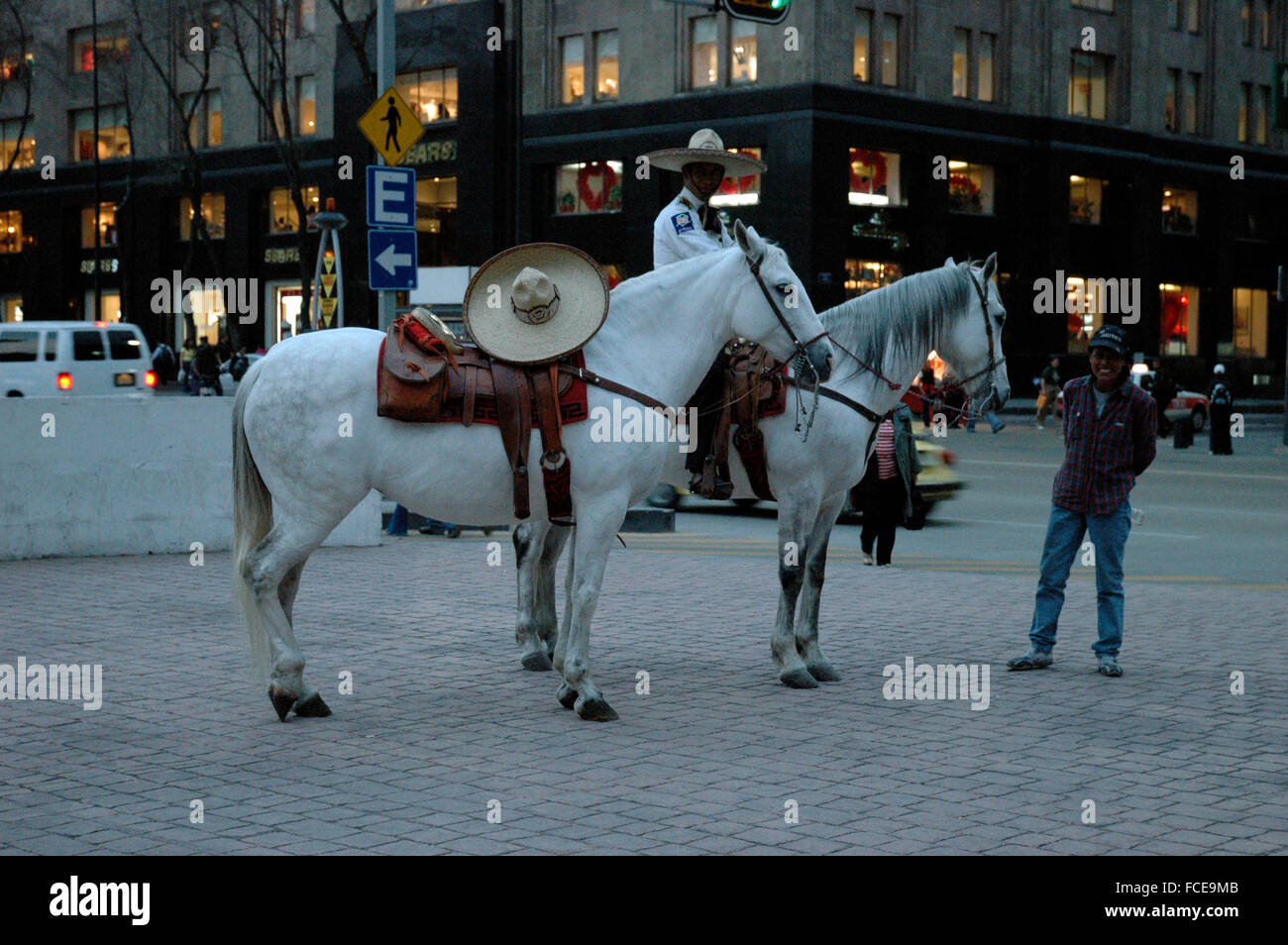 Mexican policeman hi-res stock photography and images - Alamy
