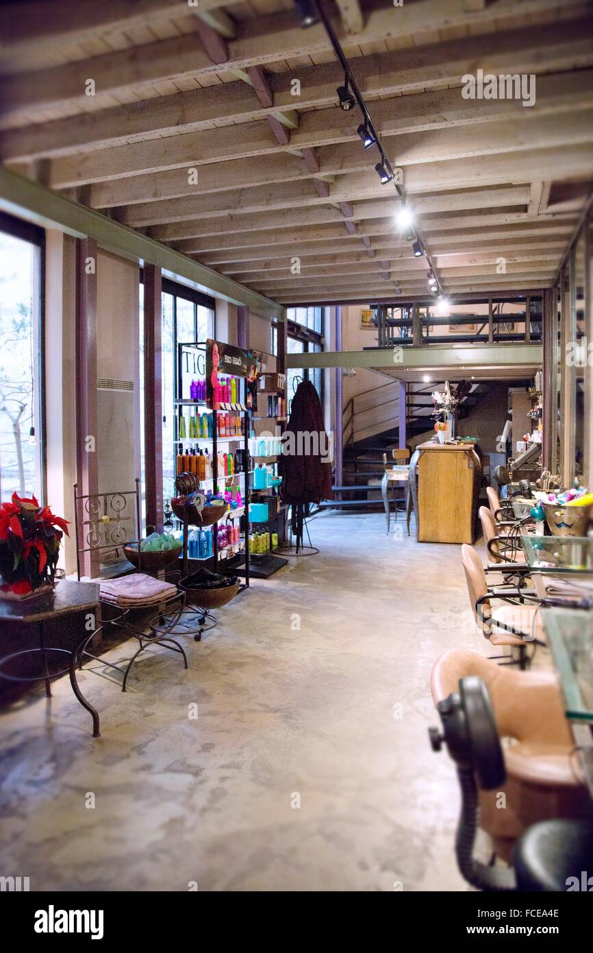 Hairdressing salon people hi-res stock photography and images - Alamy