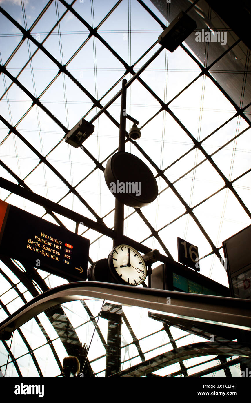 Clock train station hi-res stock photography and images - Alamy