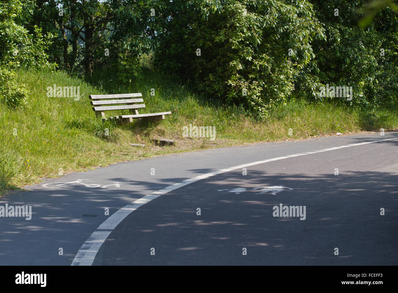 Country bench hi-res stock photography and images - Alamy