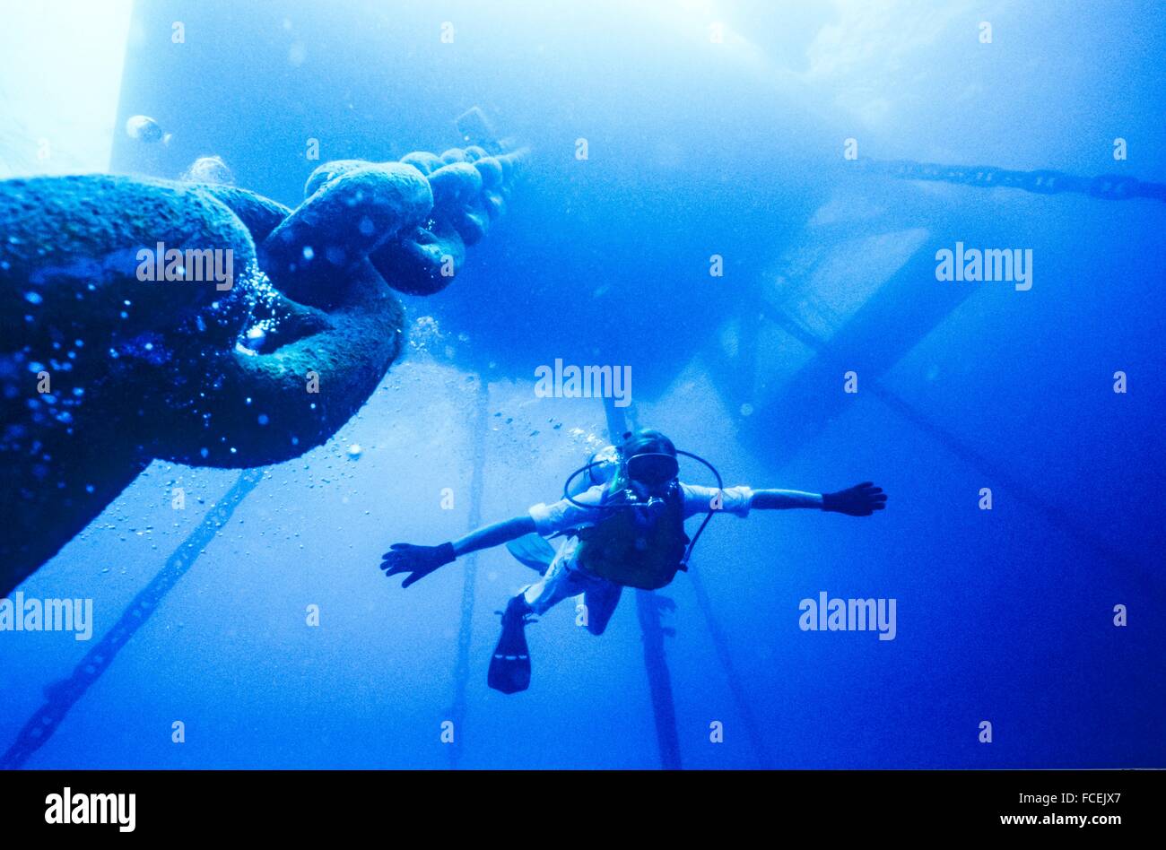 Oil underwater extraction hi-res stock photography and images - Alamy