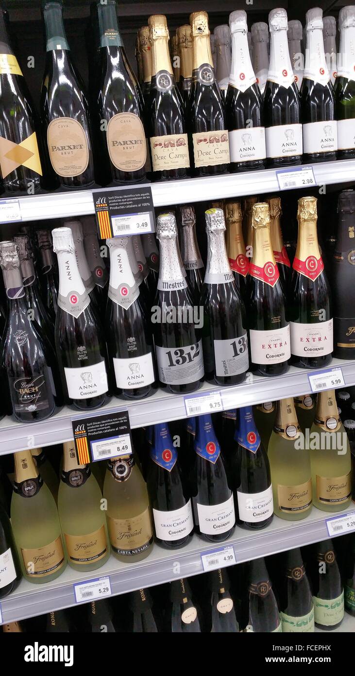 Bottles of cava hi-res stock photography and images - Alamy