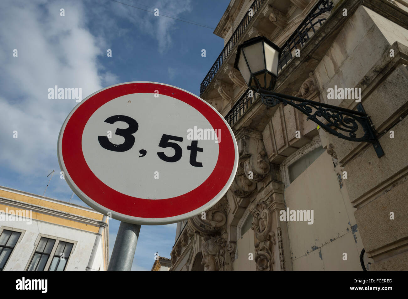 Weight limit restriction warning sign hi-res stock photography and ...
