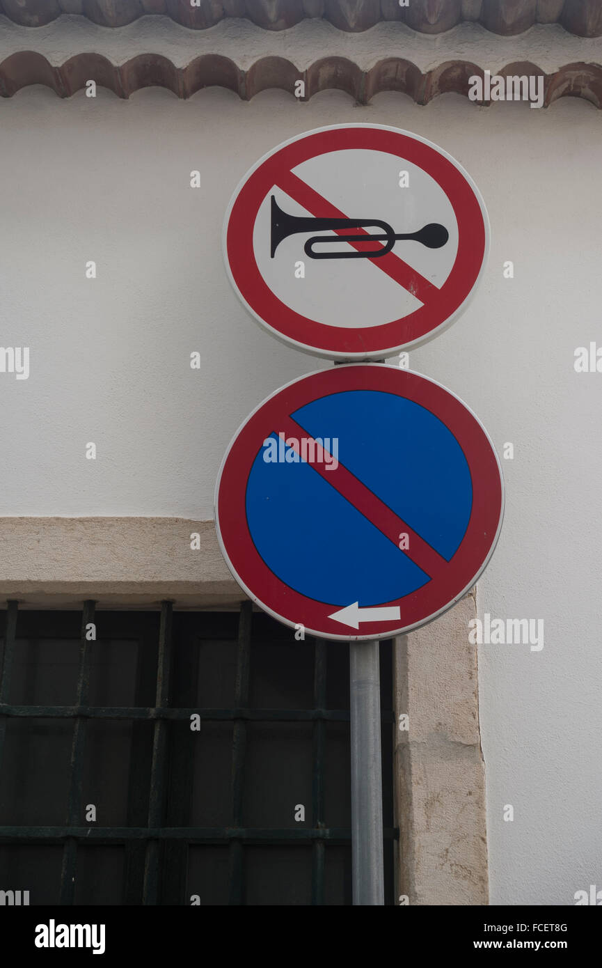 No horn traffic sign Stock Photo - Alamy