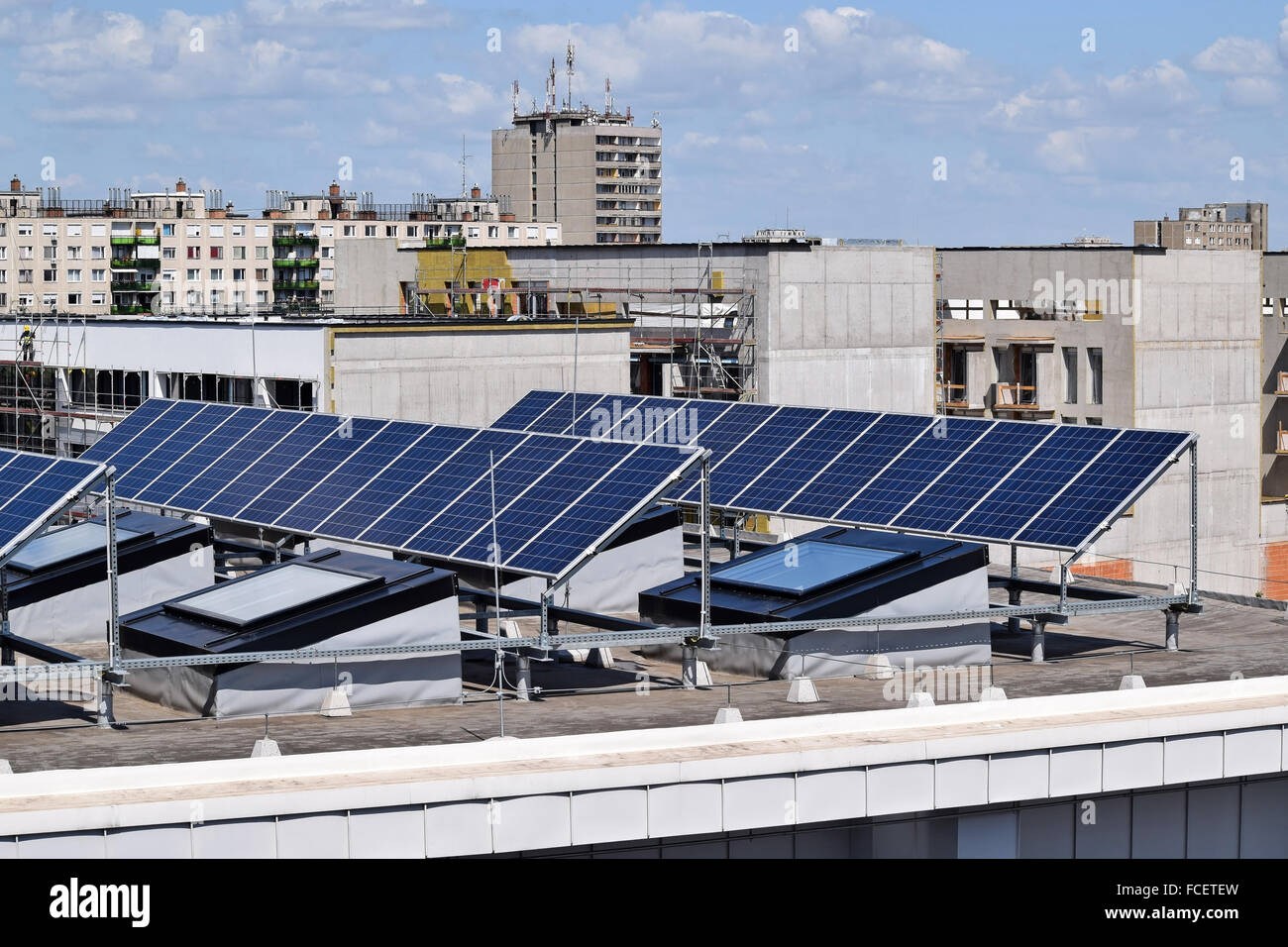 Mirror solar panels hi-res stock photography and images - Alamy