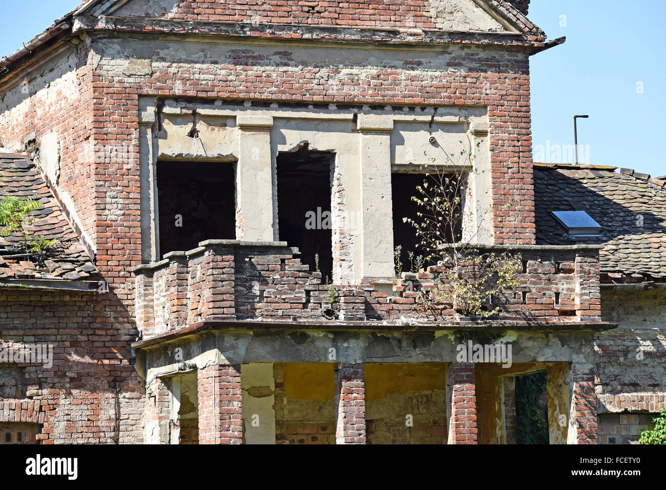 Demolition of old house hi-res stock photography and images - Alamy