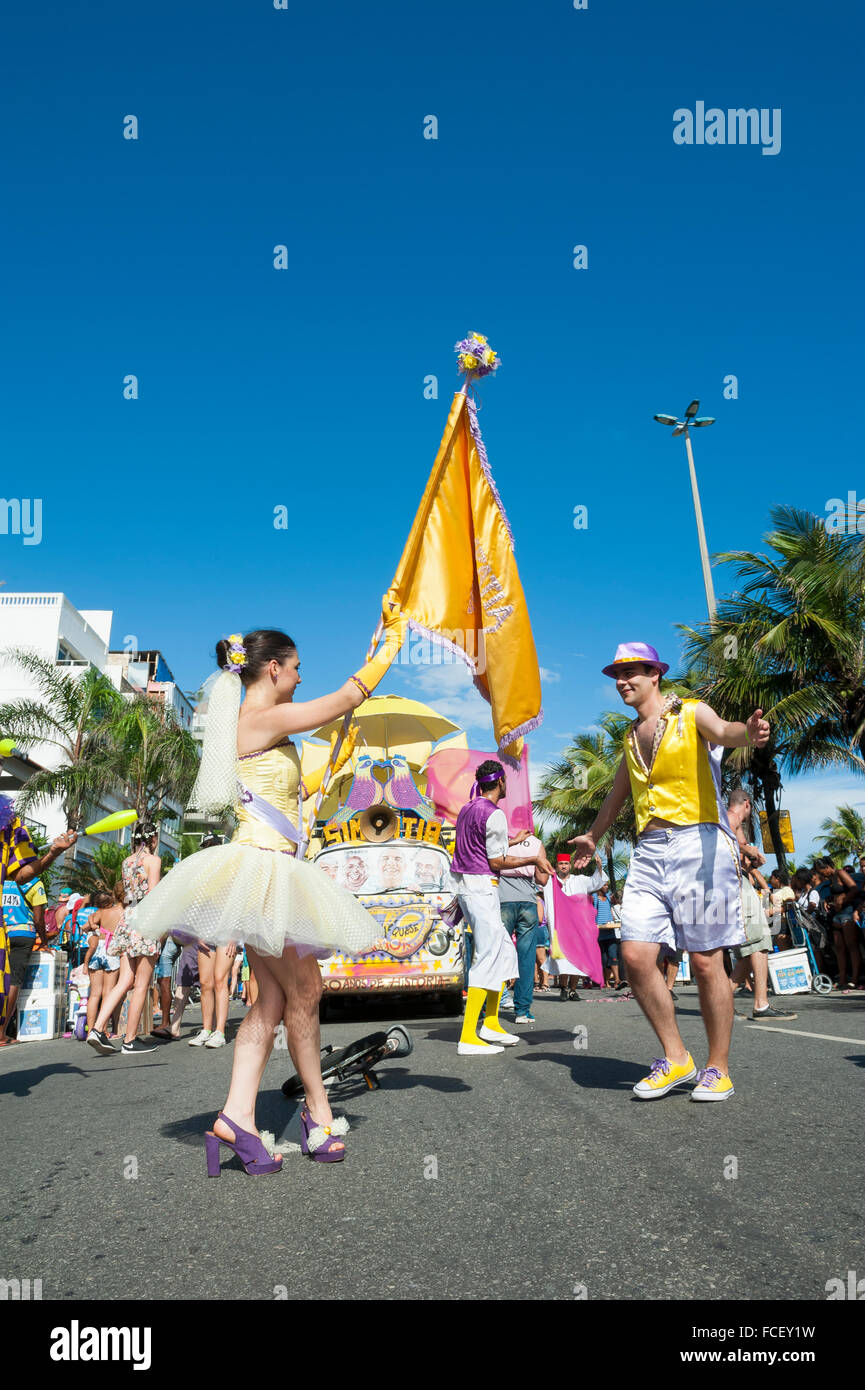 Mestre sala e porta bandeira hi-res stock photography and images - Alamy