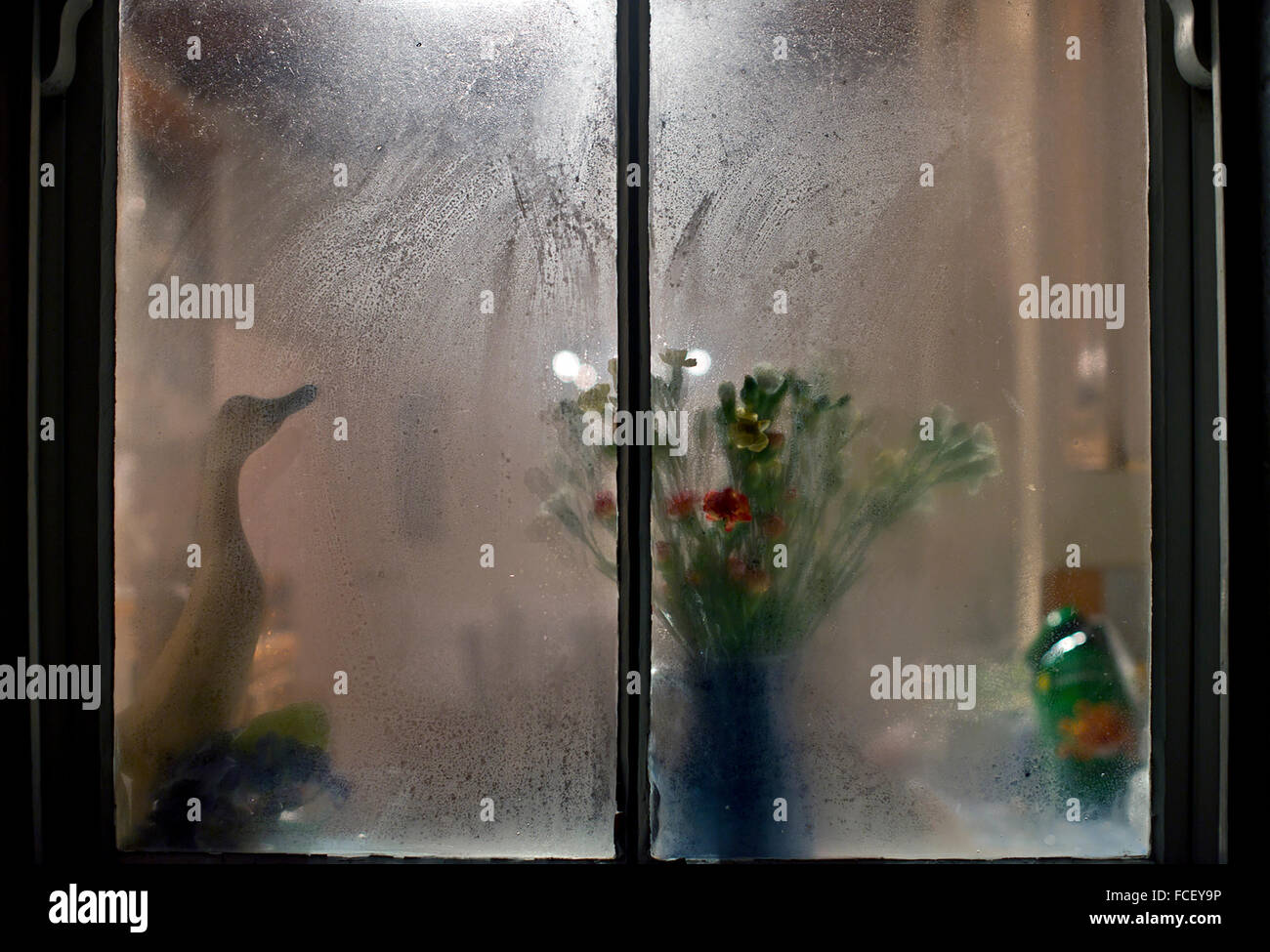 Looking out of a window uk winter hi-res stock photography and images ...