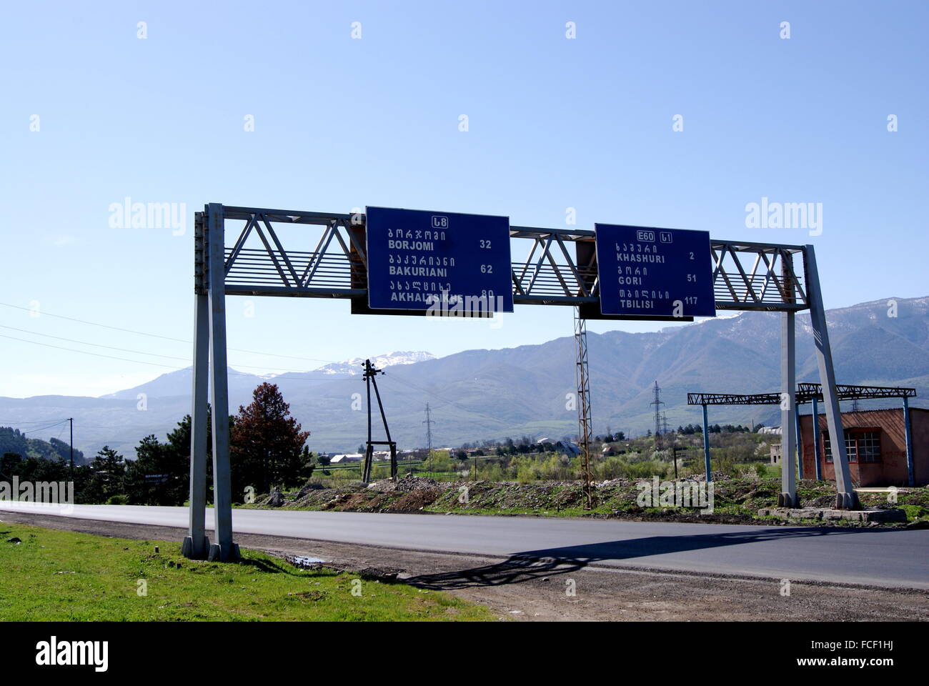 Sky and road signs hi-res stock photography and images - Alamy