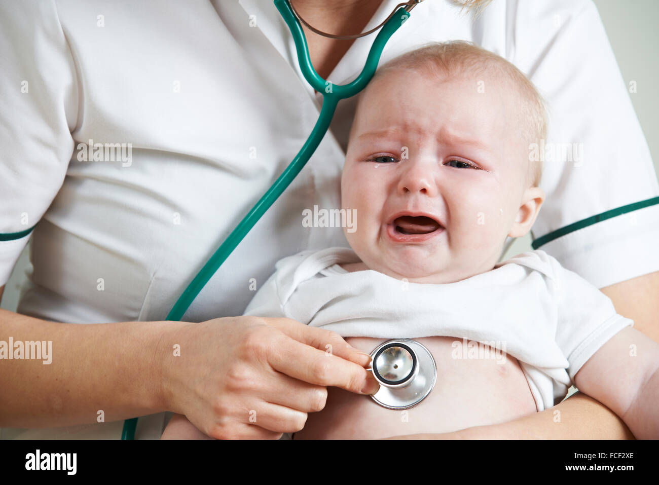 Nurse examining child hi-res stock photography and images - Alamy