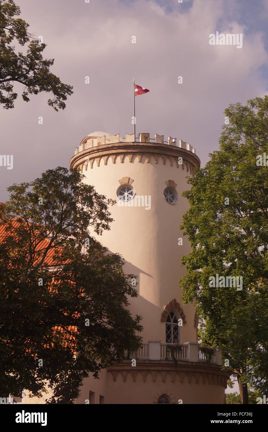 Castle architecture flag history hi-res stock photography and images ...