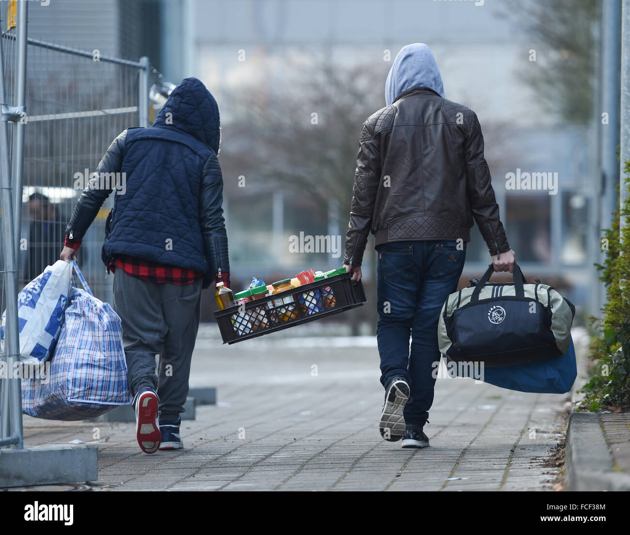 Frankfurt, Germany. 22nd Jan, 2016. Refugees returning with shopping to ...