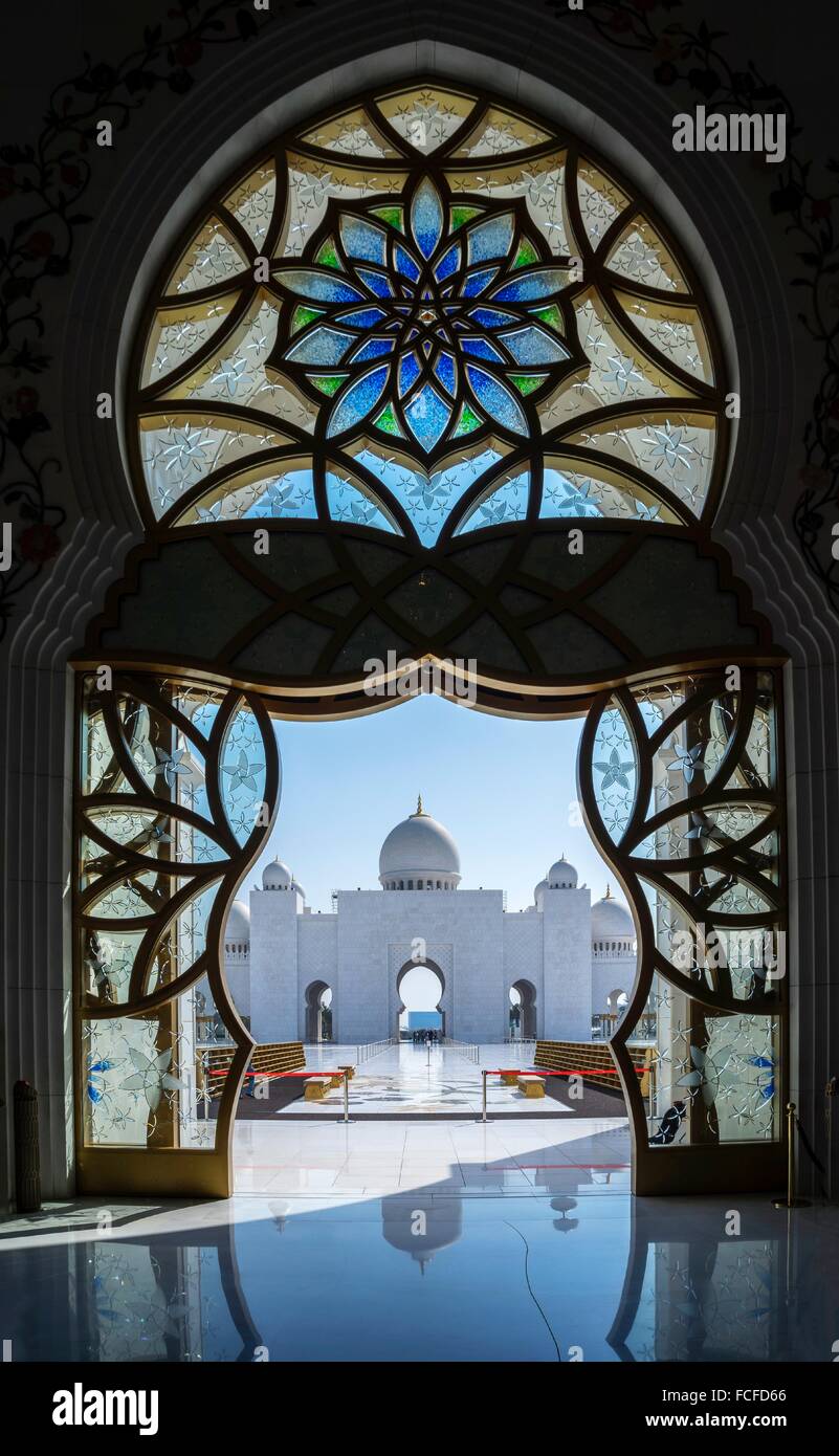 Sheikh Zayed Great Mosque, Abu Dhabi, United Arab Emirates Stock Photo ...