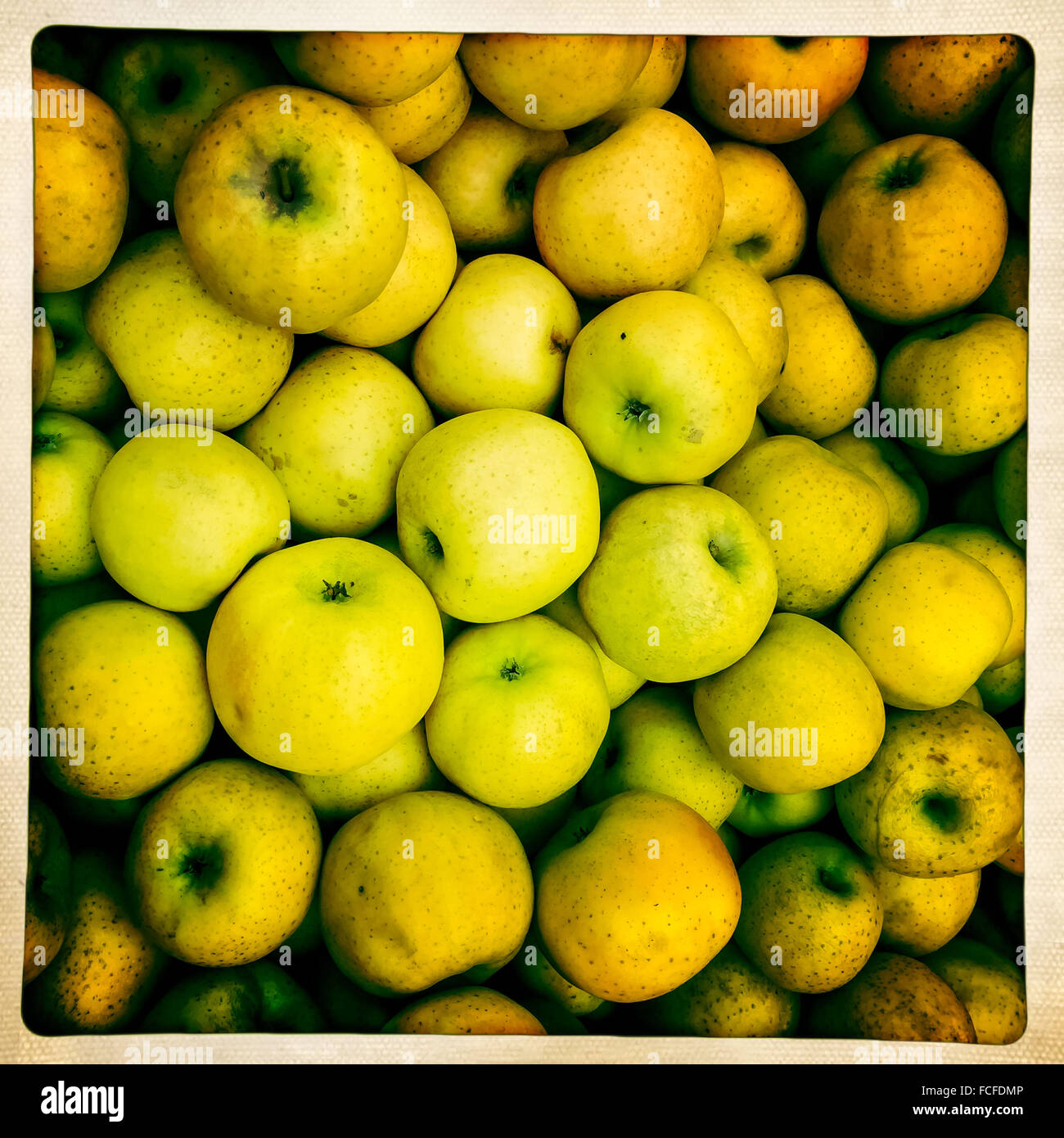 Loose apples hi-res stock photography and images - Alamy