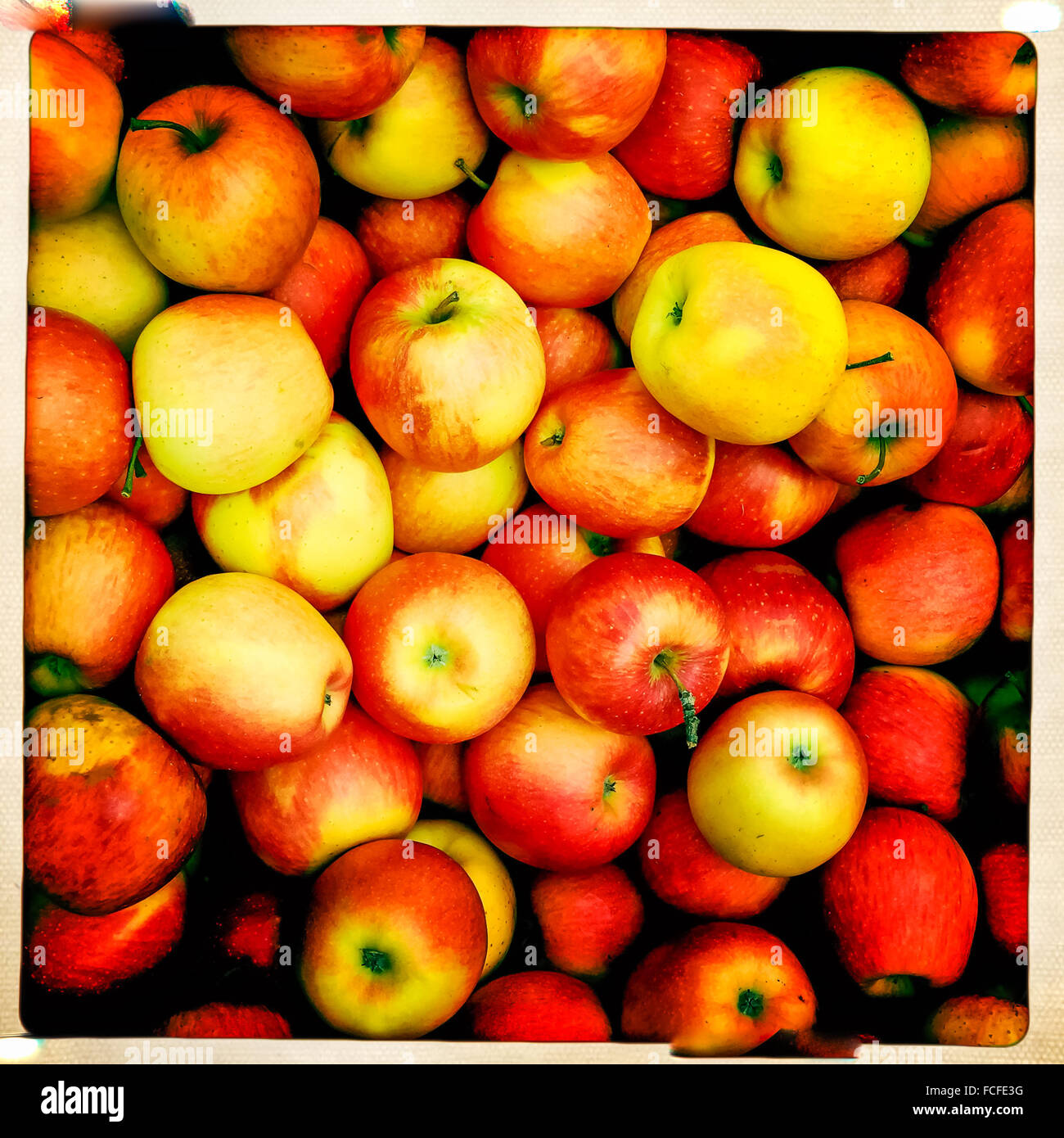 Loose apples hi-res stock photography and images - Alamy