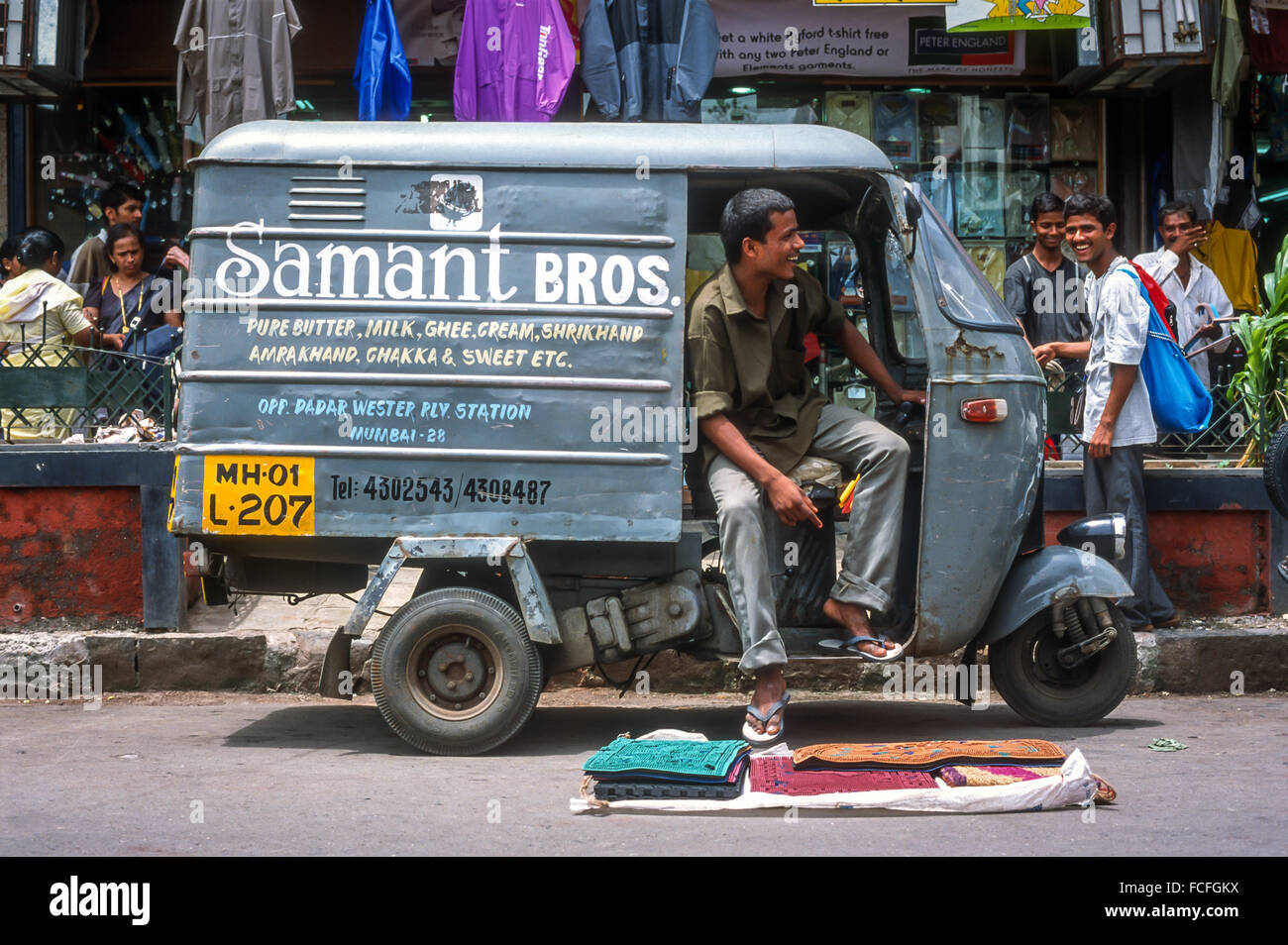 A delivery driver on the streets of Mumbai, or Bombay Stock Photo - Alamy