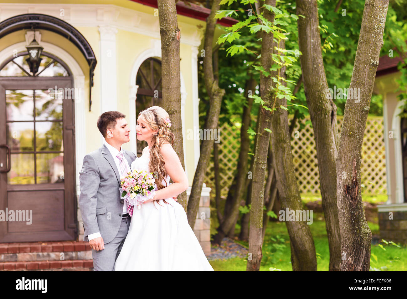 Happy bride and groom on their wedding Stock Photo - Alamy