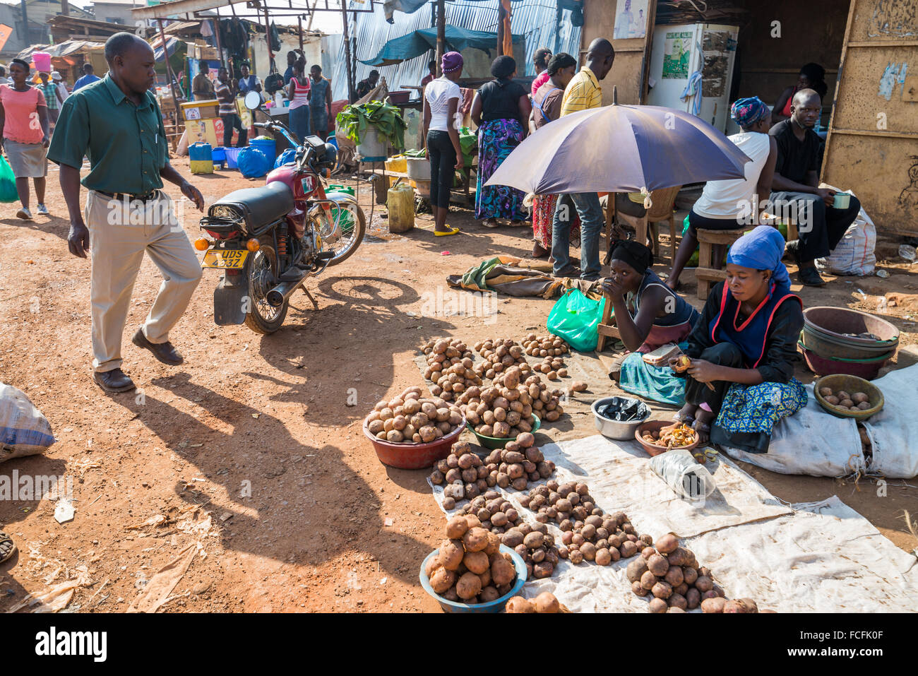 Owino Parkyard Market, Kampala, Uganda, Africa Stock Photo - Alamy