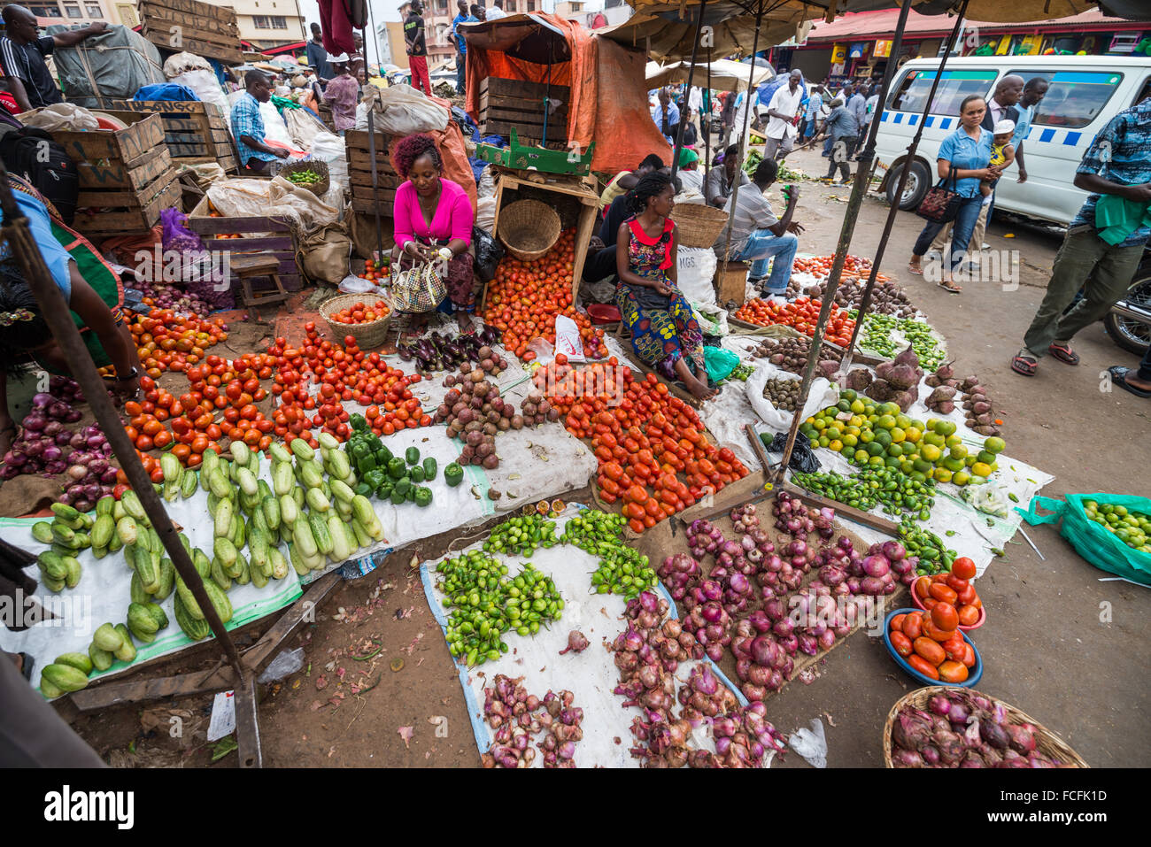 street scene at a market in Kampala, Uganda Stock Photo - Alamy