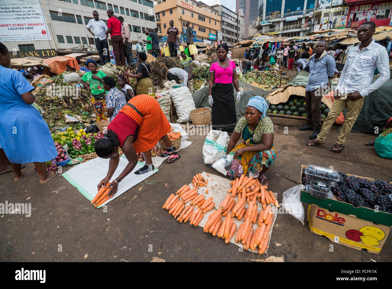 street scene at a market in Kampala, Uganda Stock Photo - Alamy