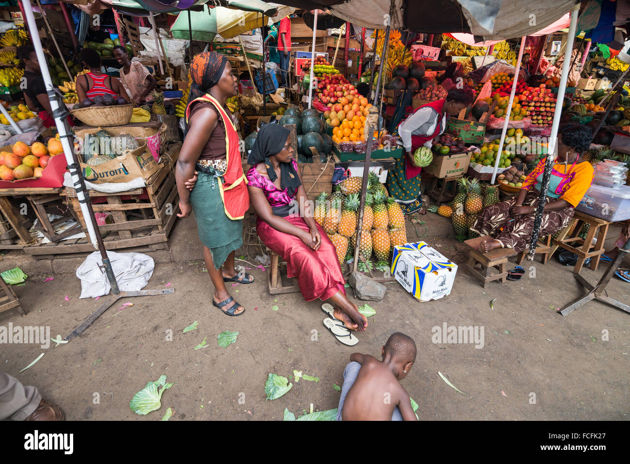 Market africa shop vegetables hi-res stock photography and images - Alamy