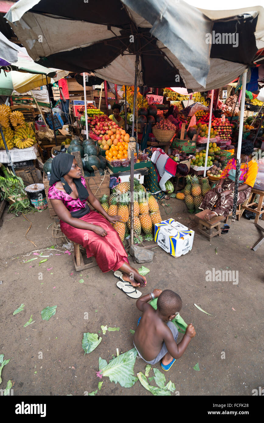 street scene at a market in Kampala, Uganda Stock Photo - Alamy