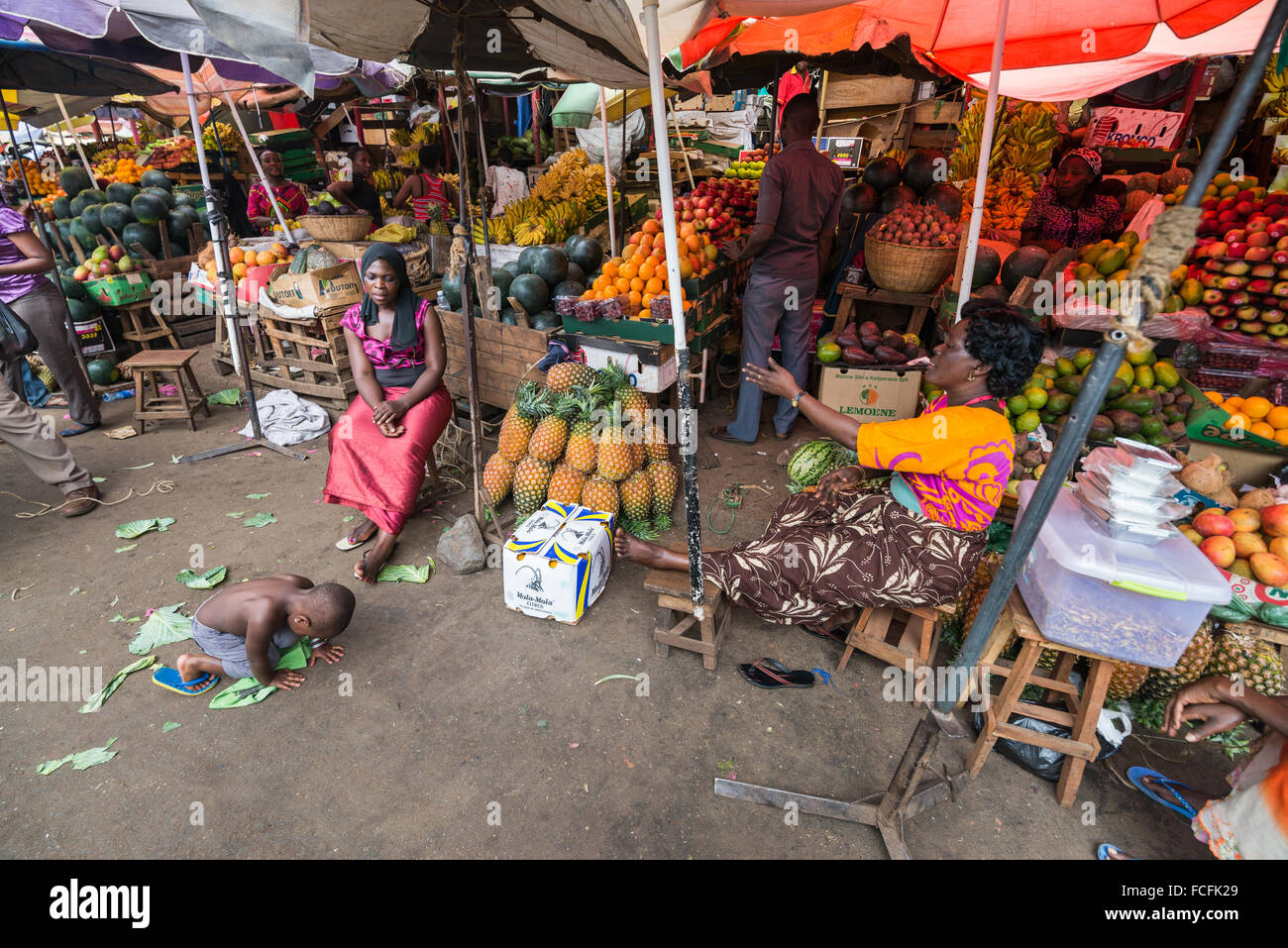 street scene at a market in Kampala, Uganda Stock Photo - Alamy
