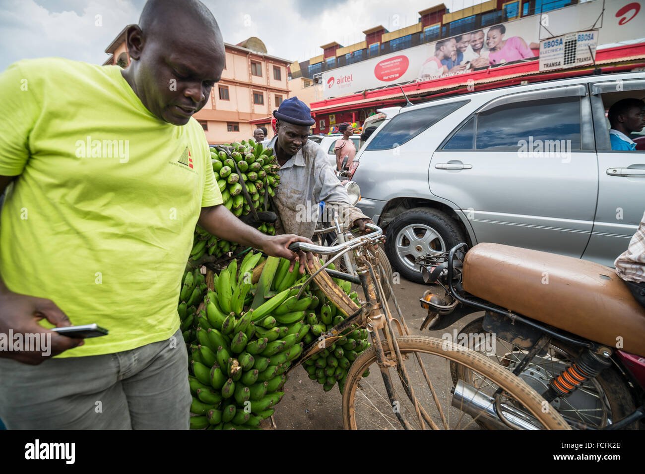 street scene at a market in Kampala, Uganda Stock Photo - Alamy