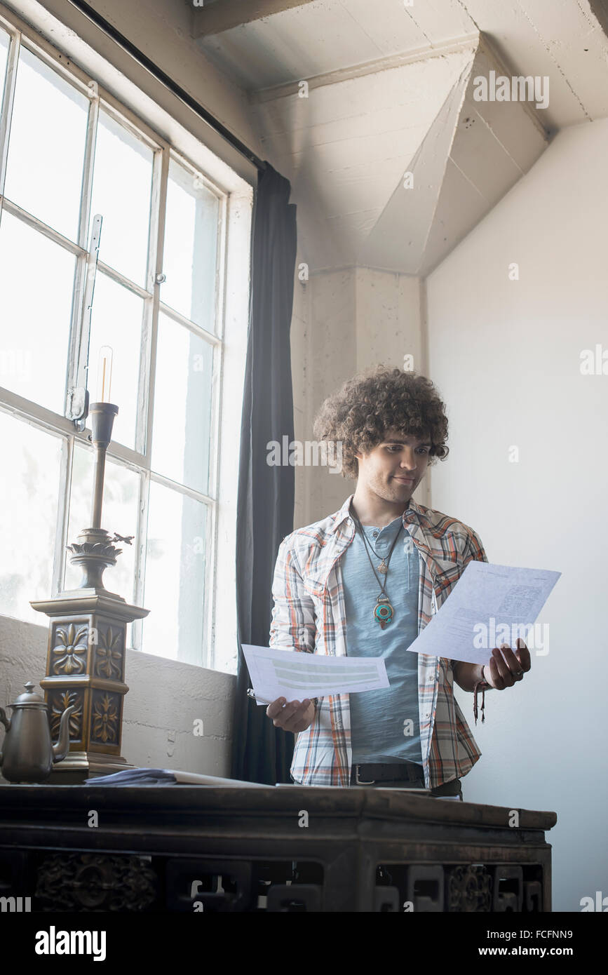 Man living life hi-res stock photography and images - Alamy