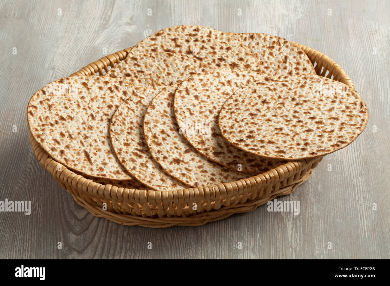 Whole matzos hi-res stock photography and images - Alamy