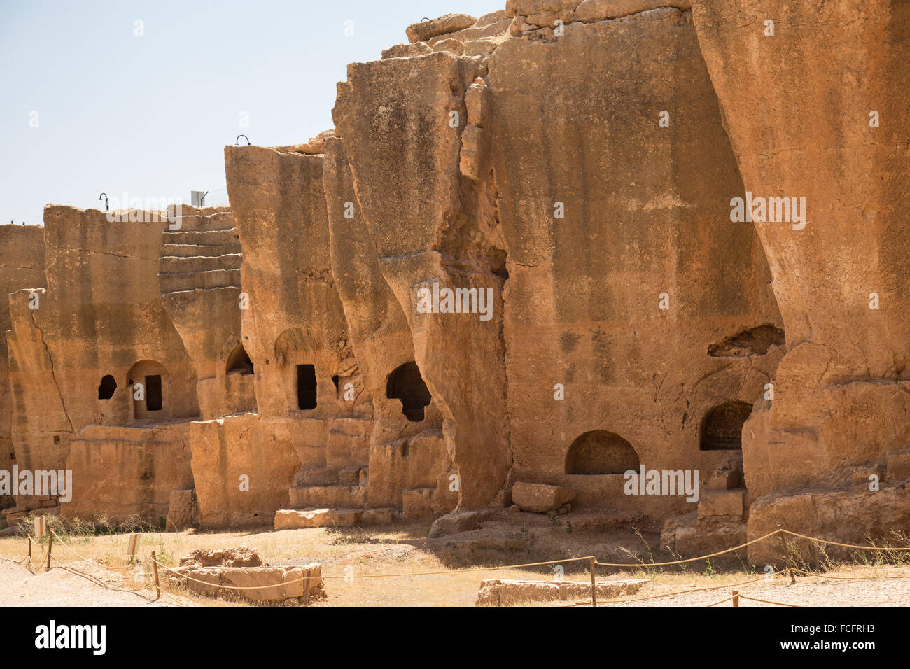 cemetery of the ancient city of Dara Stock Photo - Alamy