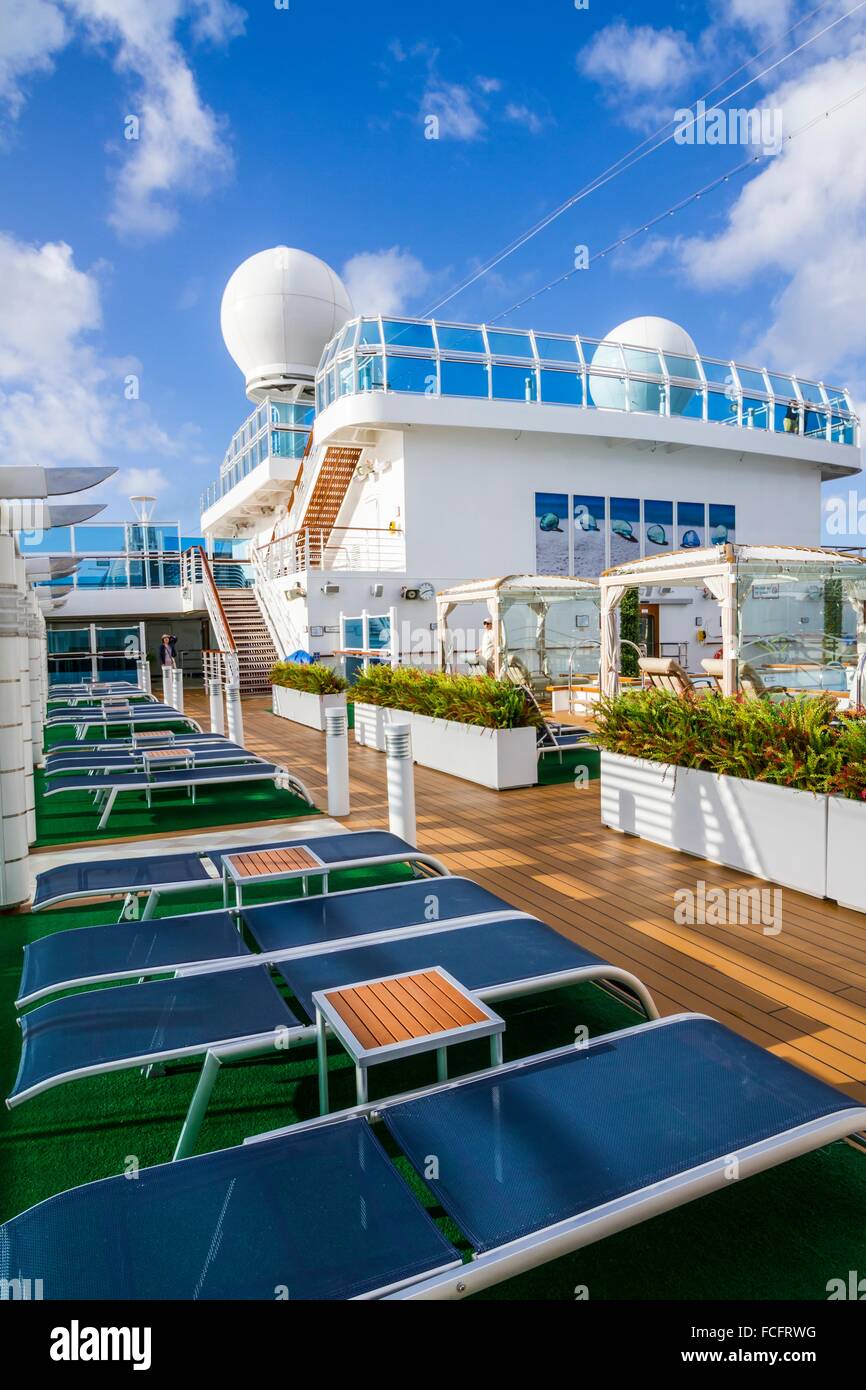 Pool deck hi-res stock photography and images - Alamy