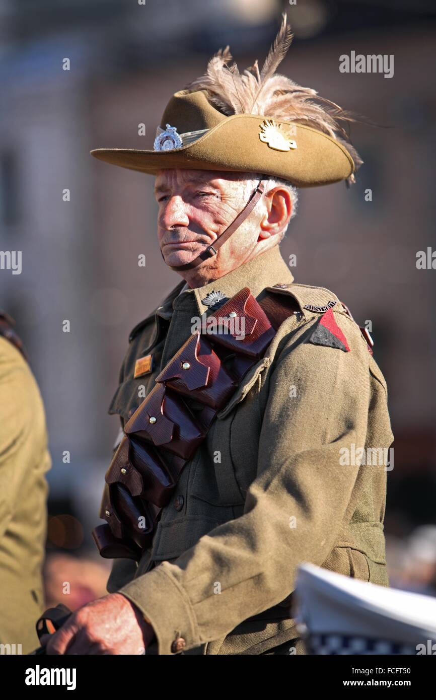 Slouch hat anzac australian soldier hi-res stock photography and images ...