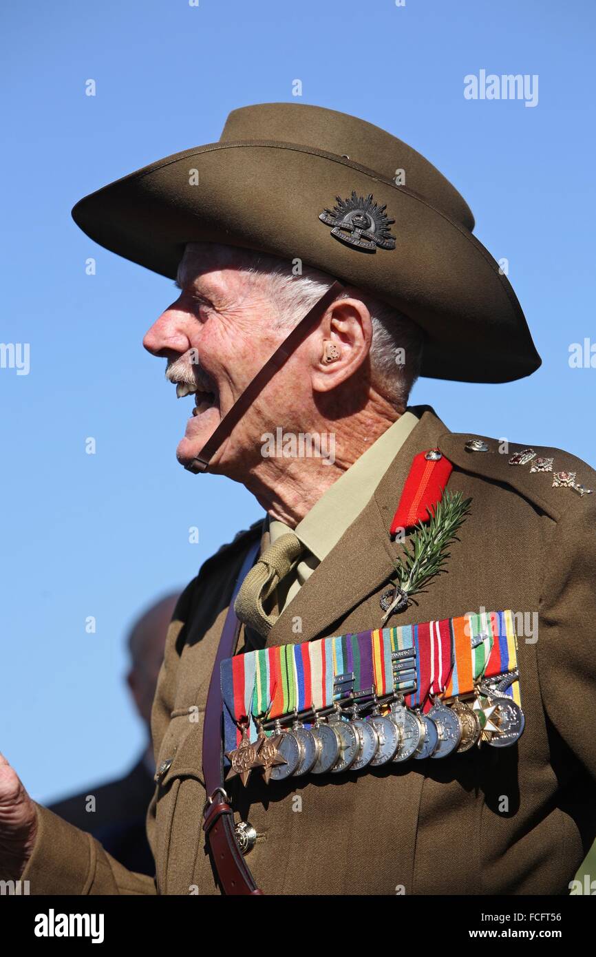 Slouch hat anzac australian soldier hi-res stock photography and images ...