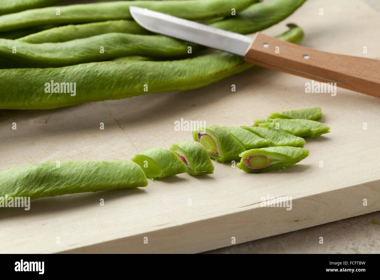 Pods fresh green beans hi-res stock photography and images - Alamy