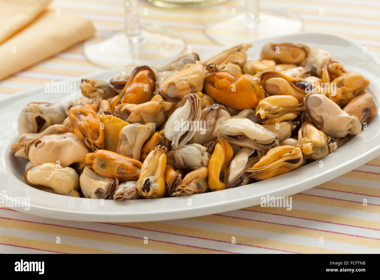 Dish with fresh cooked mussels ready to eat Stock Photo - Alamy