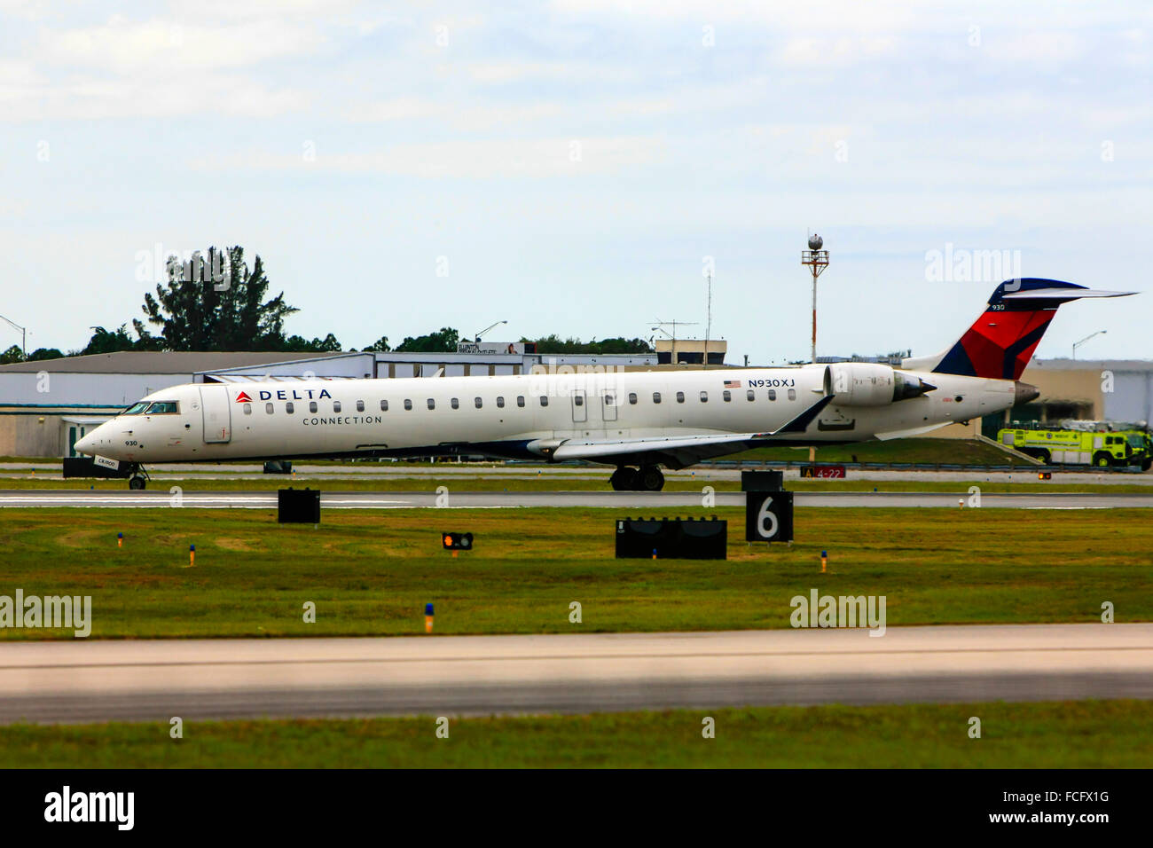 Canadair CRJ-900LR commercial jet passenger plane of Delta air lines ...