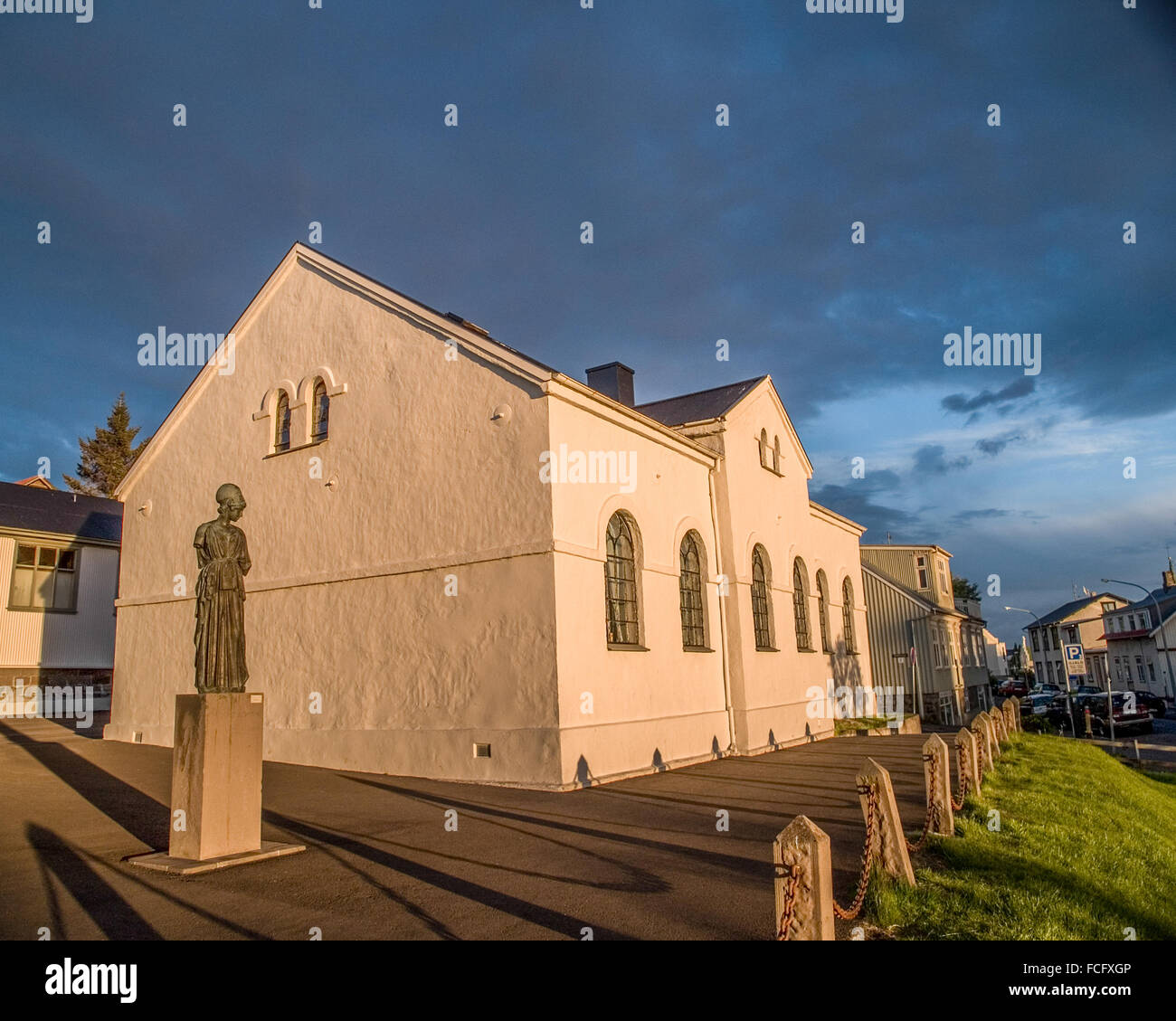White stone building hi-res stock photography and images - Alamy