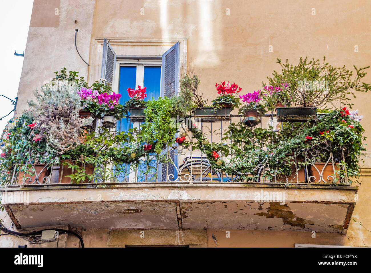 Italian balcony hi-res stock photography and images - Alamy