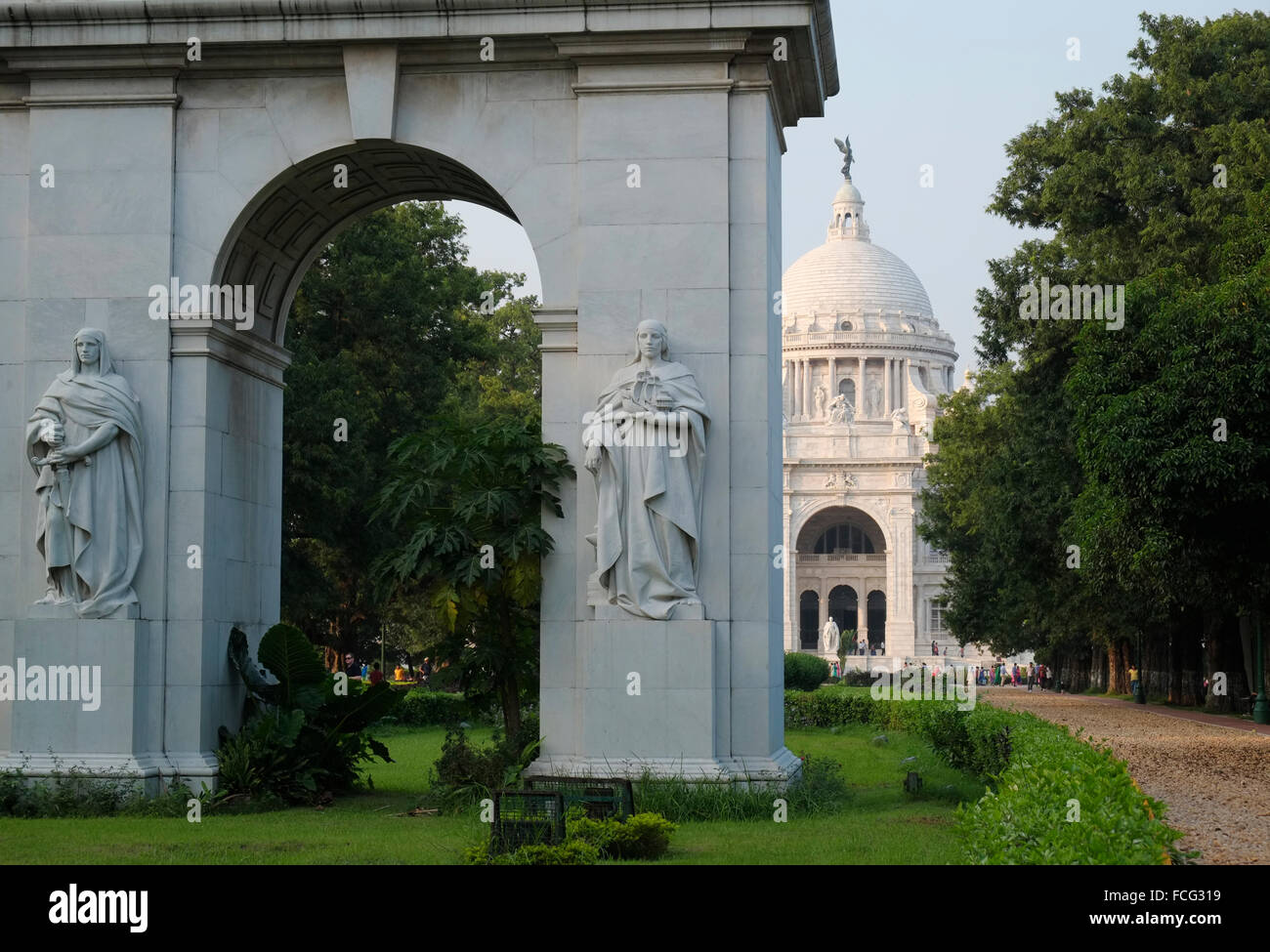 Archway leading to the Victoria Memorial, Kolkata (Calcutta), West ...